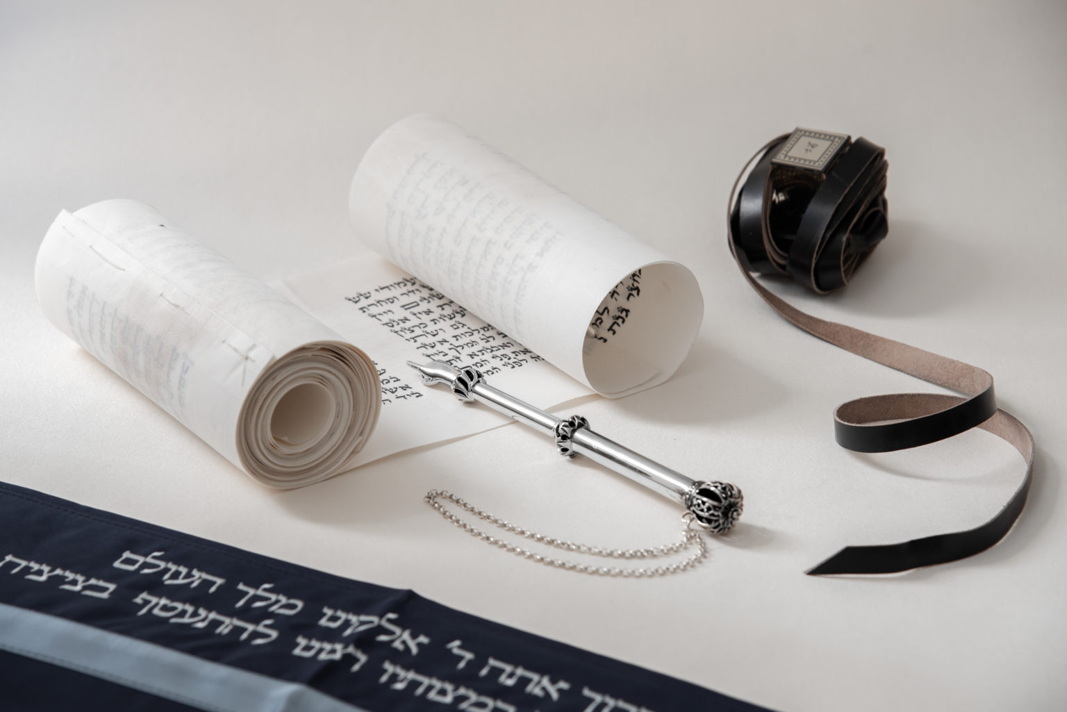 The Full Guide About Yad Torah Pointers - Nadav Art By Avi Nadav